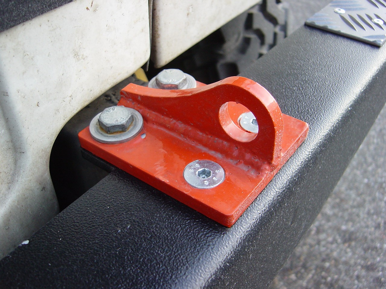 Recovery shackle for Land Rover Defender front bumper - Available!